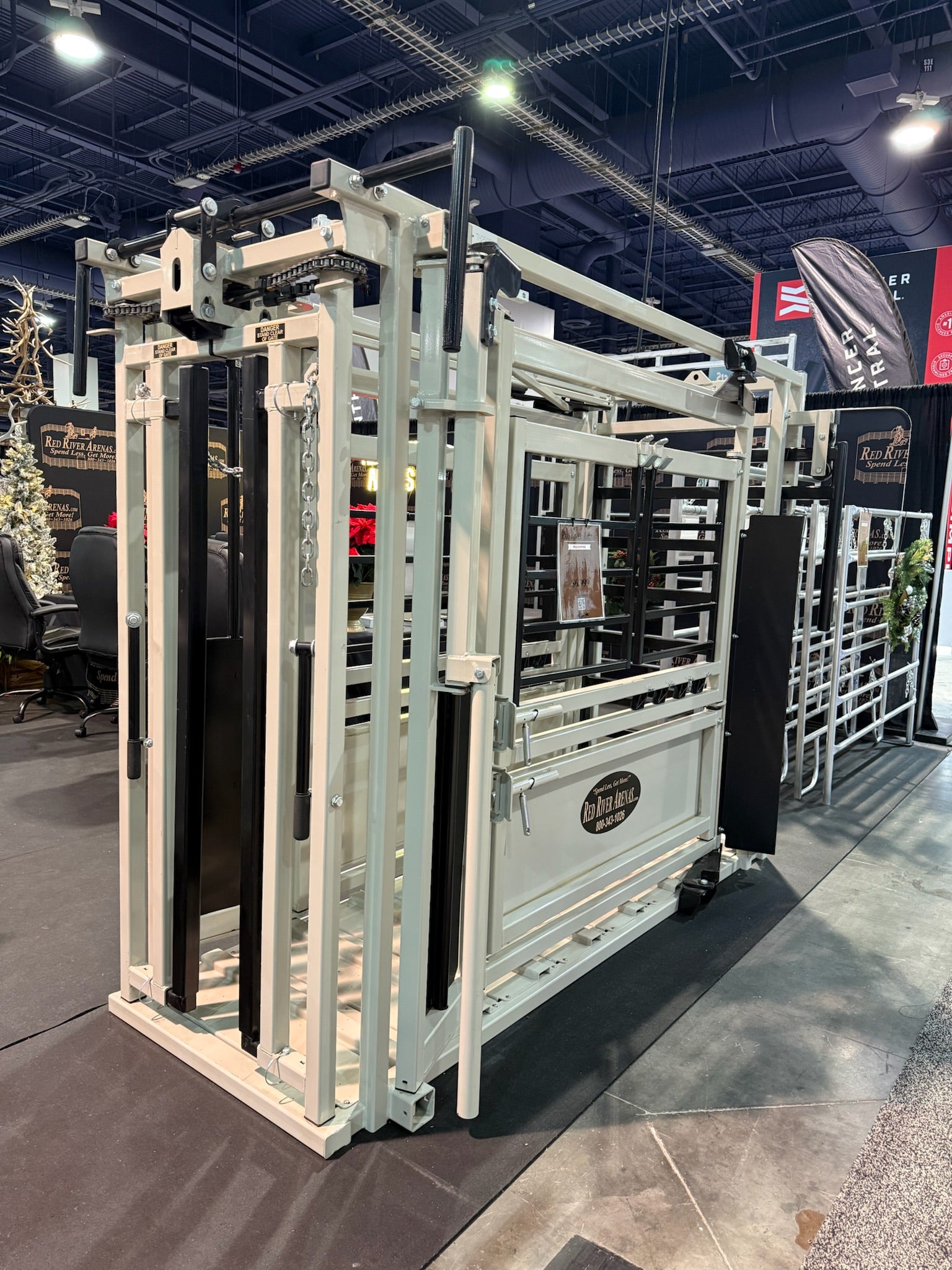Top Hand Self-Catch Squeeze Chute